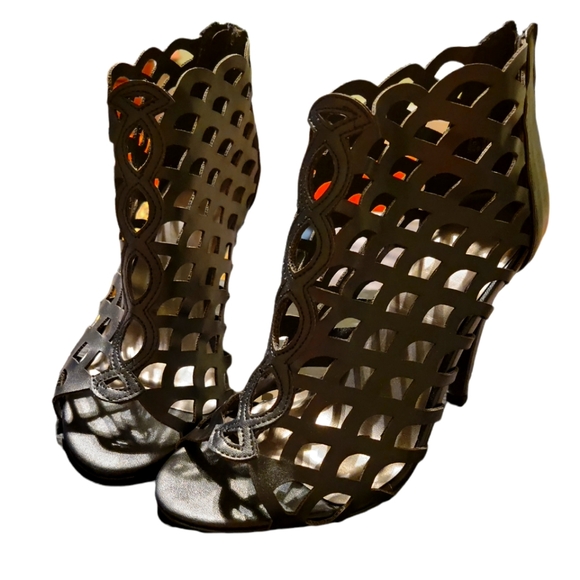 torrid | Shoes | Torrid Nib Black Scallop Peep Toe Zip Up Back 4 In ...